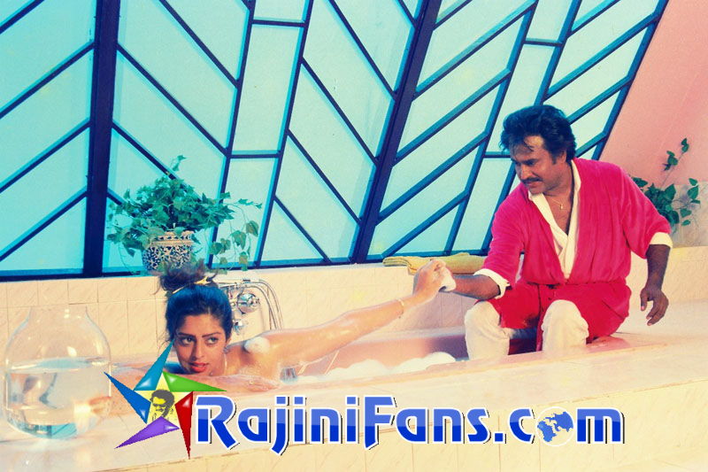 Baasha (1995) - Part 2 - Rajinikanth Photo Gallery - Rajinifans.com